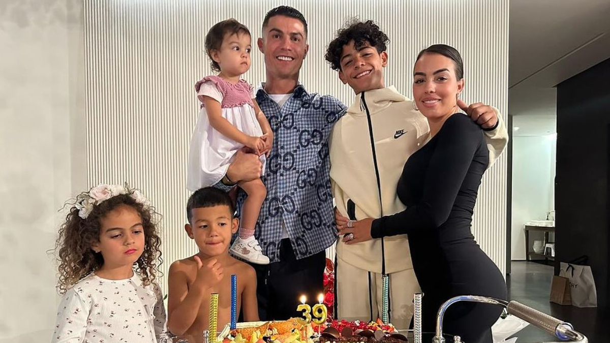Cristiano Ronaldo Y Su Esposa E Hijo